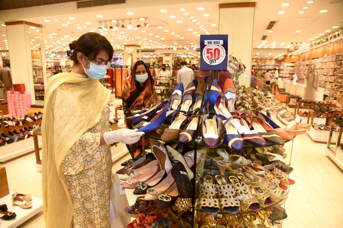 Middle-class lifestyles start with $ 10 per person and day