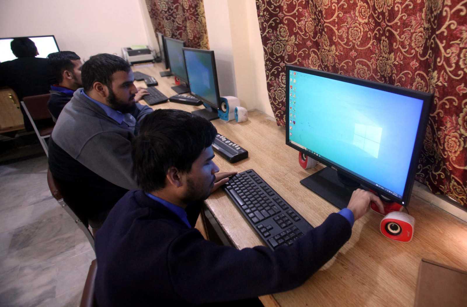 Promote digital learning in Pakistan